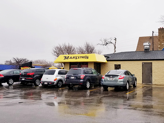 Where Milwaukee meets Chicago in a delicious diplomatic summit of sausages. 