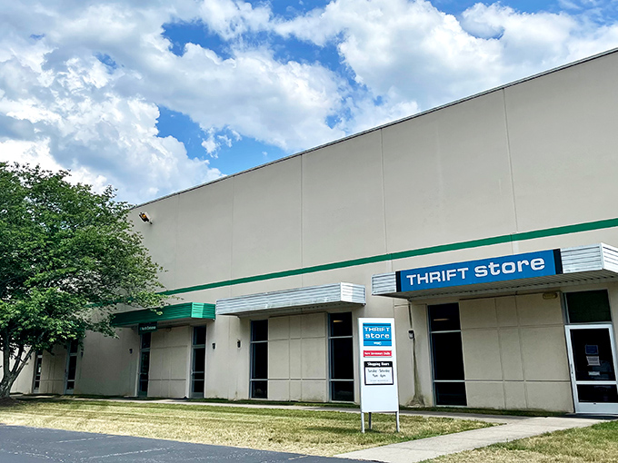 Clean lines and green trim signal a no-nonsense approach to thrift shopping done absolutely right.