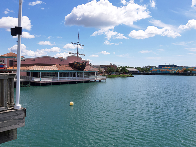Waterfront dining and entertainment venues make Myrtle Beach feel like a permanent vacation. Coastal living without breaking the bank.