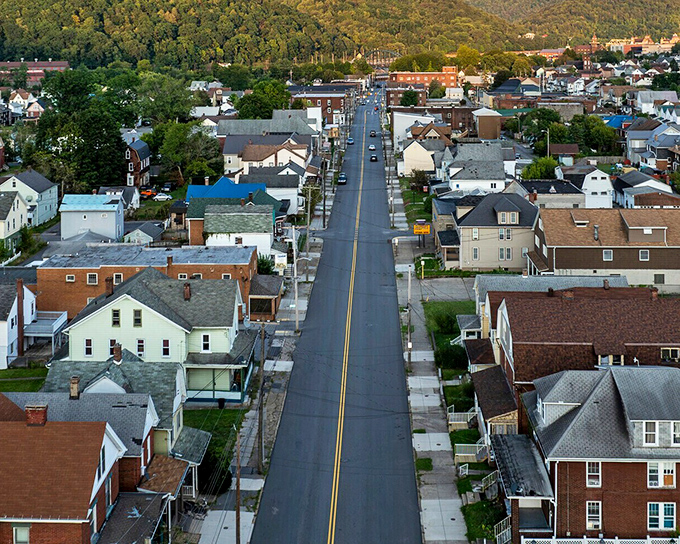 Where the road to Yosemite begins with small-town charm - and probably ends with homemade fudge.