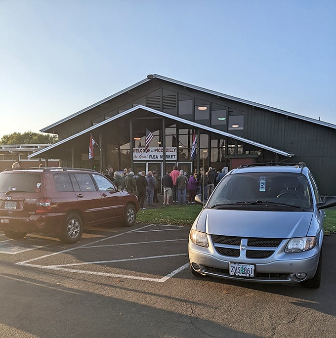 Eugene's beloved Picc-A-Dilly draws crowds like moths to a flame &ndash; and those early birds definitely get the worms!