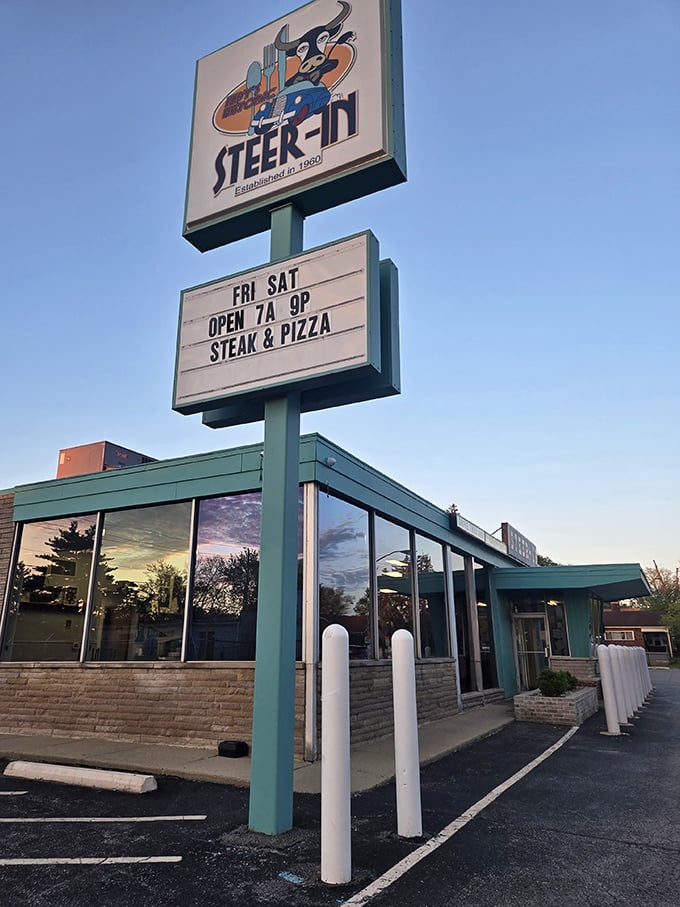 Vintage signage and timeless appeal - this Indianapolis icon looks exactly like comfort food should in 2024.