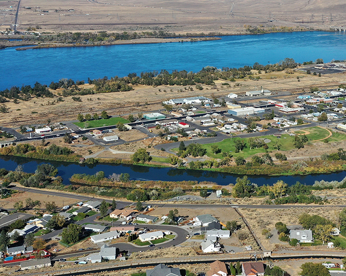 The mighty Columbia River flows past Umatilla, bringing fresh breezes and fresh perspectives on affordable retirement living.