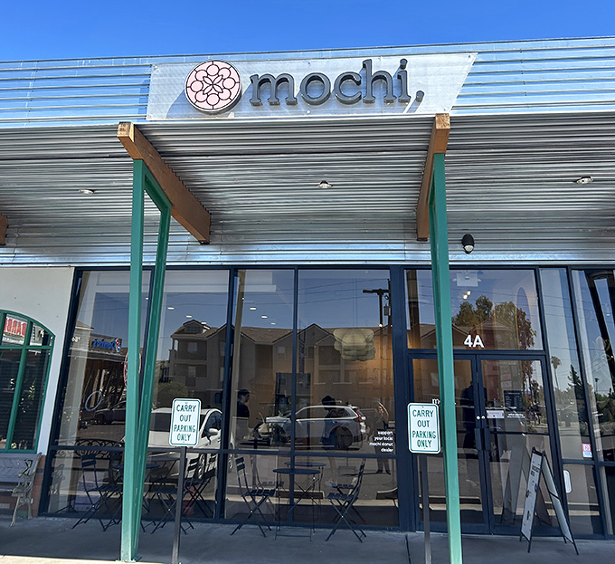 Clean lines and modern design hint at the innovative East-meets-West treats waiting inside this Phoenix gem.