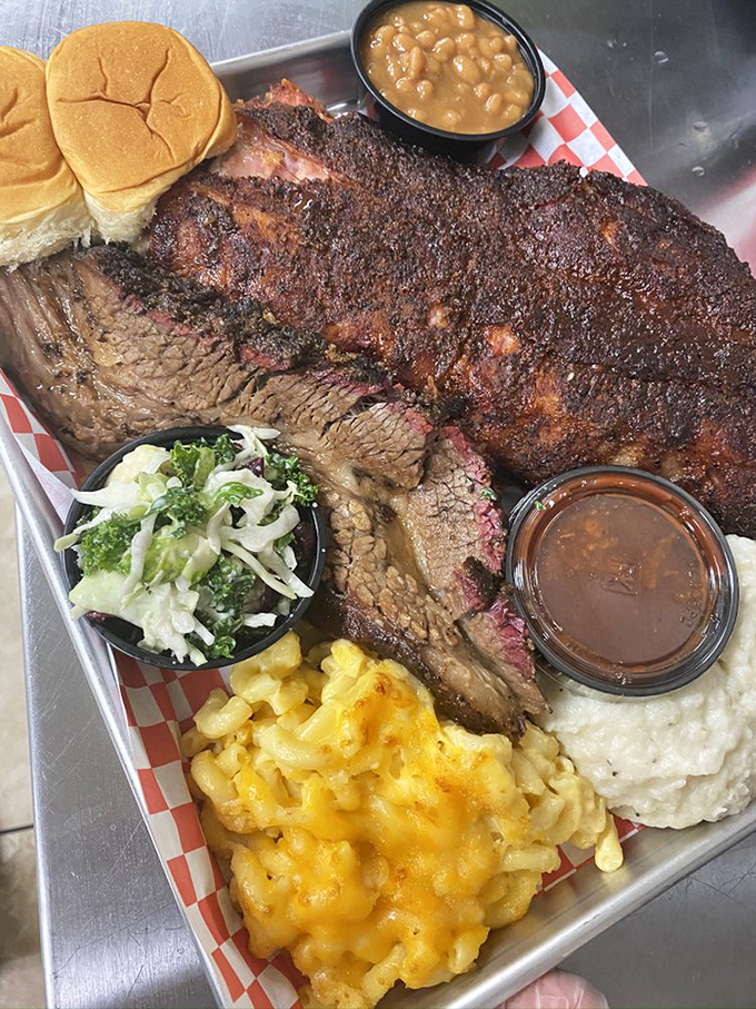 When mac and cheese shares a tray with barbecue this good, you know you've made excellent life choices.