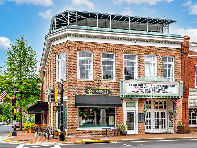 Banning's corner location makes it the perfect spot to people-watch while enjoying a pint&mdash;the ultimate small-town entertainment combo since forever.