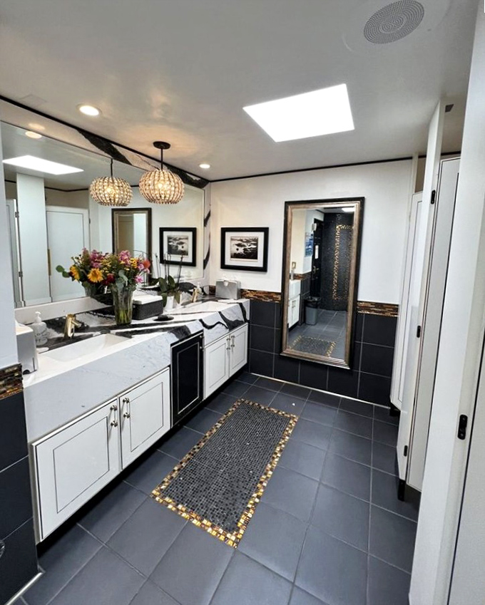 Even the restrooms at Old Fisherman's Grotto maintain that upscale nautical charm. Cleanliness that would make your mother proud.