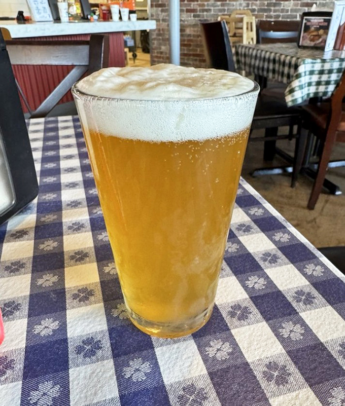A cold beer with that perfect foam crown – the ideal diplomatic liaison between you and spicy fried chicken. Name a more beautiful relationship.