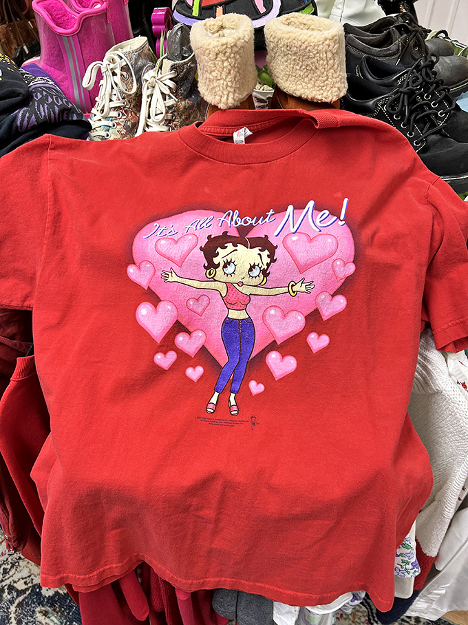 "It's All About Me!" proclaims this sassy 90s tee. The perfect conversation starter for your next brunch or ironic dinner party.