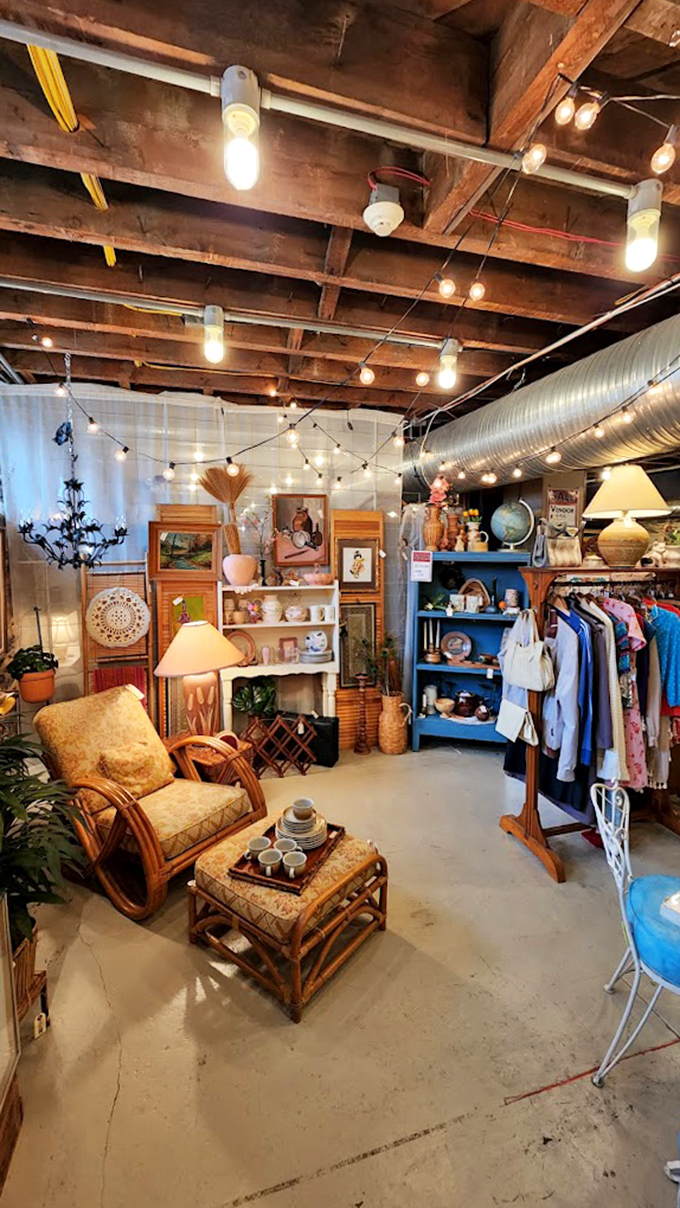 This corner looks like your cool aunt's living room circa 1972, minus the shag carpet smell.