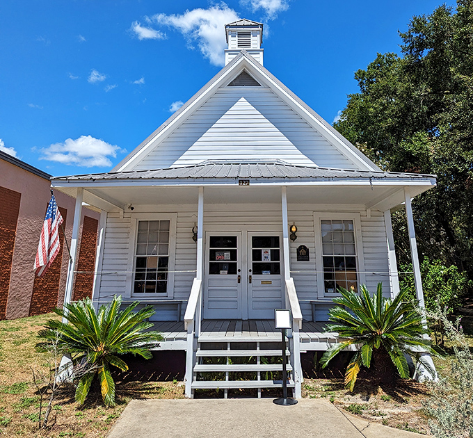 The Camp Walton Schoolhouse Museum stands as a charming reminder that education once happened without Wi-Fi, smartphones, or helicopter parents.