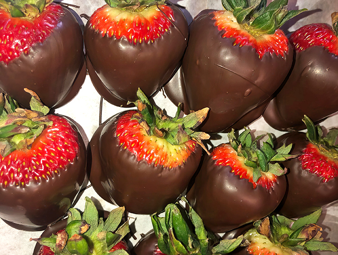 Chocolate-dipped strawberries that remind us why fruit and chocolate belong together like Fred and Ginger &ndash; one brings elegance, the other richness.