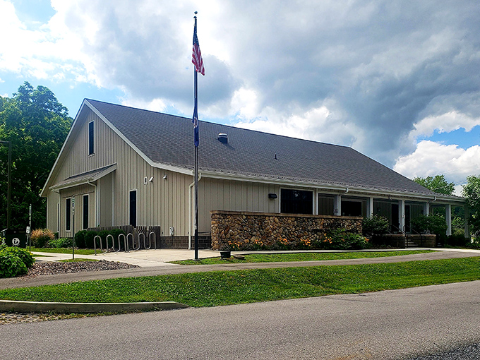 Damascus Public Library: where hikers come to update their blogs and locals come to debate whether that last bear sighting was exaggerated.
