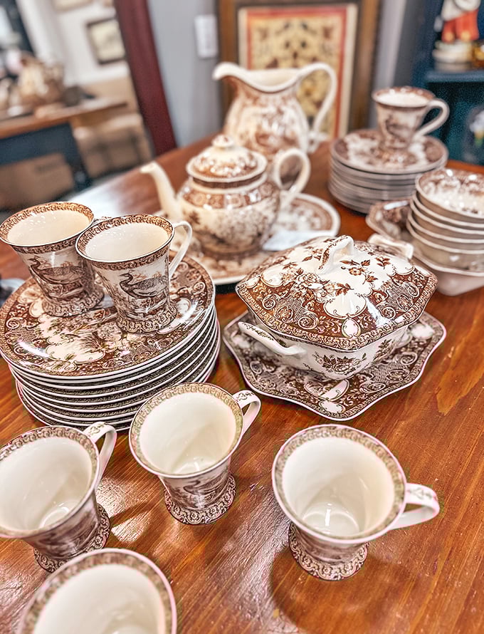Brown transferware that would make your grandmother swoon. This complete tea service has hosted countless conversations and is ready for your next gathering.