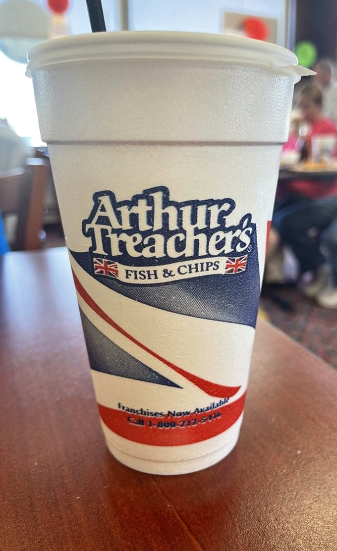 Even the cups celebrate British-American relations better than most diplomats, with Union Jack flair and thirst-quenching practicality.