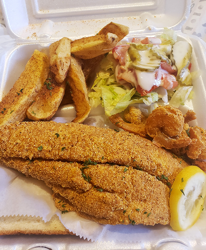 The ocean called and said it's perfectly fine with how Sparkle's treats its former residents. Crispy, golden, and served with no pretension.