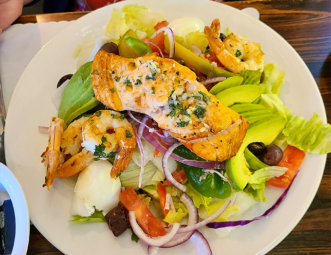 Garlic salmon salad that bridges the gap between "eating healthy" and "eating happy." Fresh, flavorful, and decidedly un-boring.