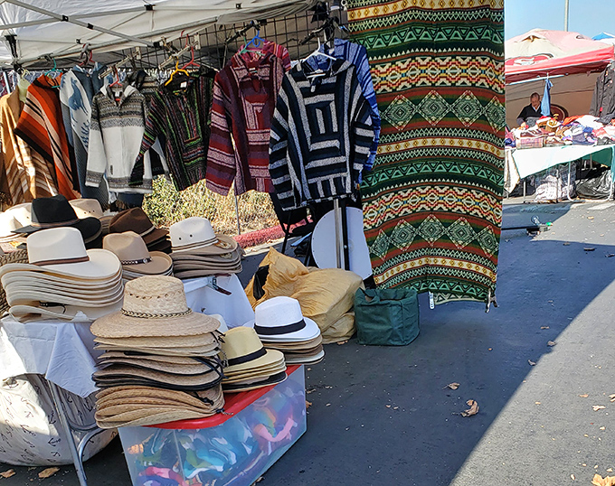 Cultural tapestry in textile form! These handcrafted ponchos and straw hats offer both protection from the sun and a connection to artisanal traditions.