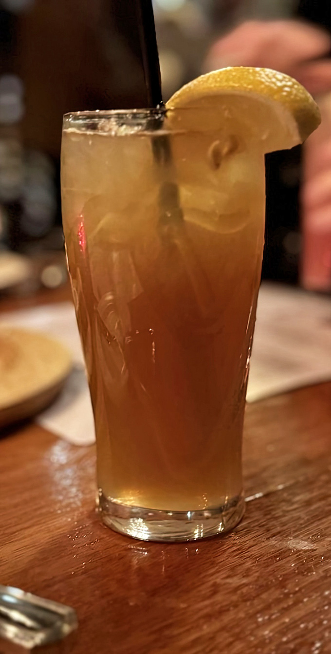 Even the iced tea looks photogenic here, proving that Three Oak pays attention to every detail, right down to the perfect lemon wedge.