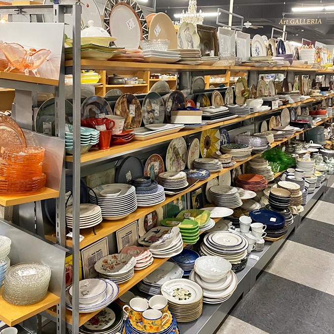 Dish-a-palooza! From everyday plates to "the good china," this kitchenware section could outfit a first apartment or refresh a decades-old collection.