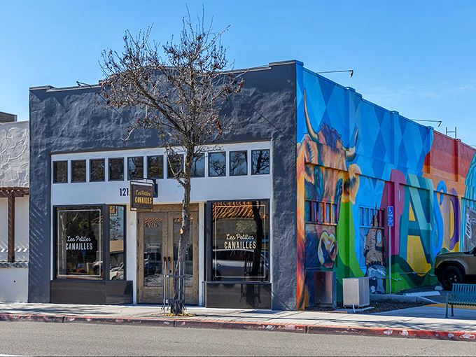 Les Petites Canailles brings a splash of color to downtown, like finding a Monet at a yard sale.