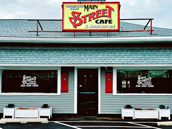 Main Street Cafe's vibrant sign promises breakfast and lunch worth writing home about&mdash;if you weren't already planning to move here after one visit.