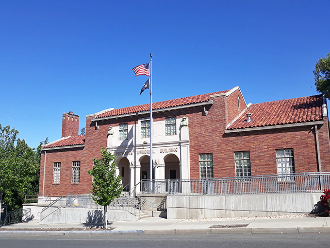 Oroville Memorial Hall's stately brick fa&ccedil;ade and American flag speak to small-town pride and history. Norman Rockwell couldn't have painted a more quintessential slice of Americana.