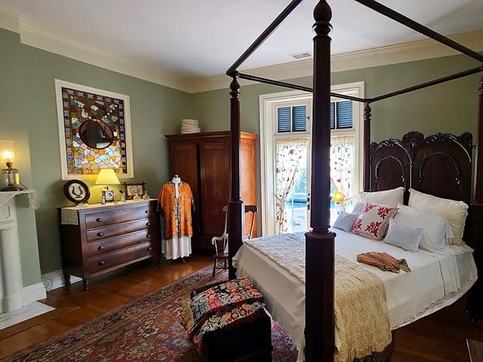 The four-poster bed and period furnishings transport you to an era when bedroom d&eacute;cor didn't come in a box with assembly instructions.