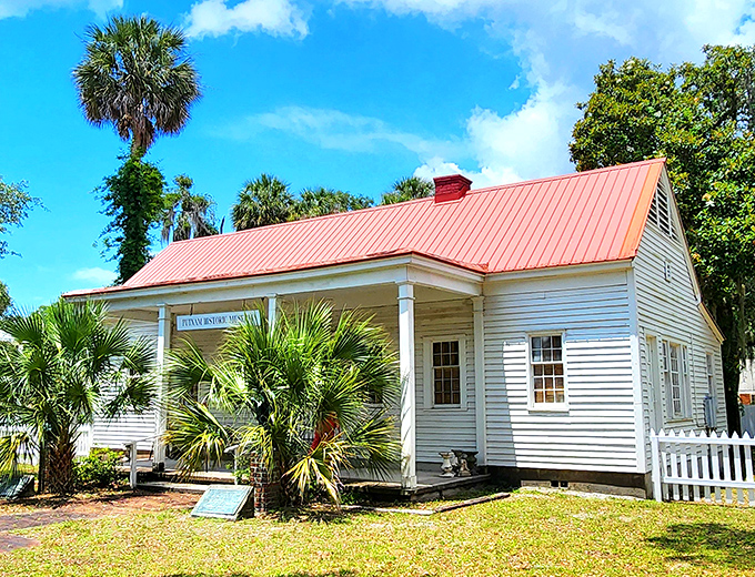 The Putnam Historic Museum preserves local stories in a charming cottage that looks like it belongs on a postcard or your grandmother's cookie tin.
