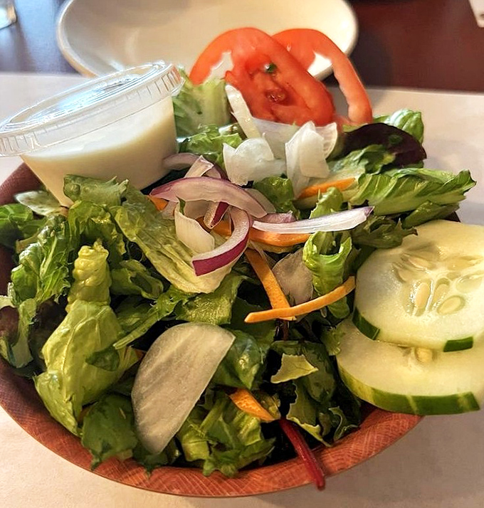 Even the salads here mean business, with fresh ingredients that prove vegetables can be more than just an obligation.