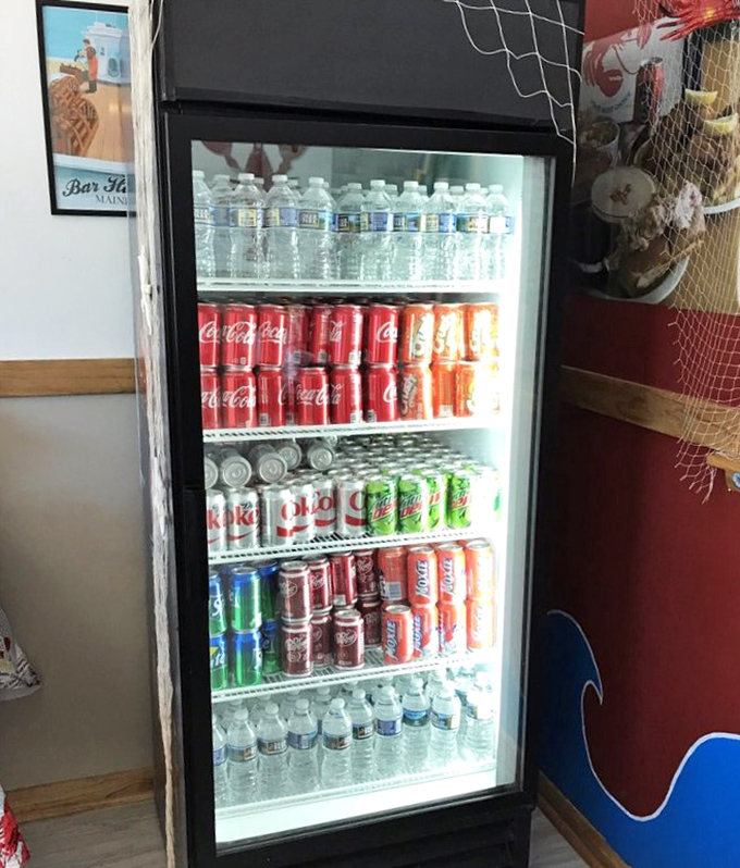 Even the drink cooler feels nautical, like something you'd find aboard a well-stocked fishing boat. Hydration is important when tackling serious seafood.