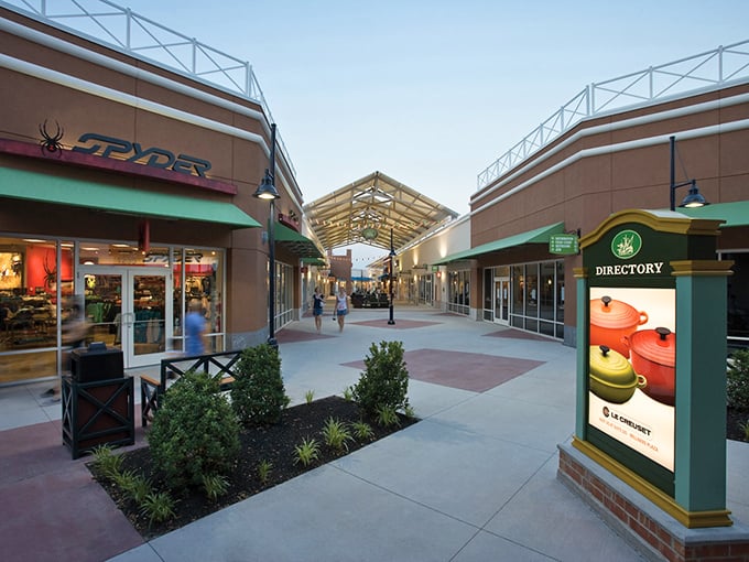 Spyder and Le Creuset face off across a pristine walkway, proving that whether you're outfitting yourself for the slopes or your kitchen, savings await. 