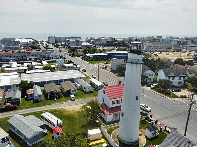 Three white buildings in perfect harmony &ndash; like the maritime version of architectural backup singers for the lighthouse's solo performance.