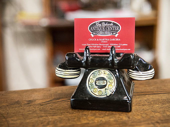 "Hello? Yes, this is 1952 calling." This vintage telephone holder isn't just decorative; it's a conversation starter with nostalgic dial-up charm.