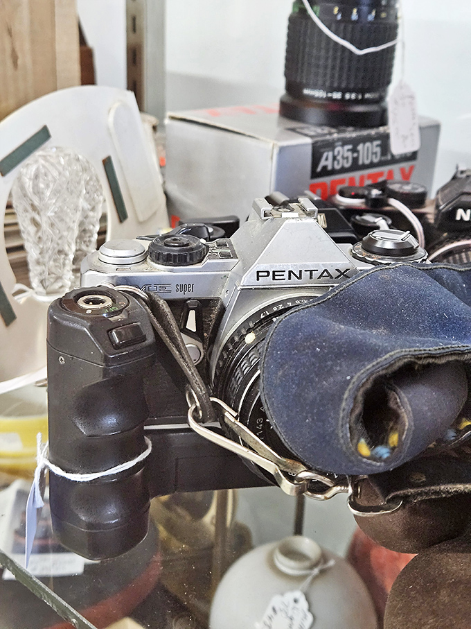 This Pentax camera has captured countless memories and now waits to join your vintage collection. Digital photographers, eat your heart out&mdash;this has actual soul. 