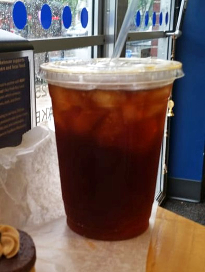 Cold brew coffee: the necessary companion to your pastry adventure. Because balance in all things, even indulgence, matters.