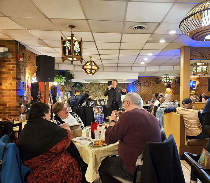 Live entertainment with dinner? That's what I call multitasking. The only thing better than great food is great food with a soundtrack.