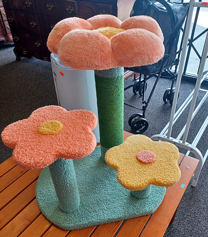 Not just a cat tree—it's feline real estate with curb appeal! These plush flower perches are what happens when your cat's Pinterest dreams come true.