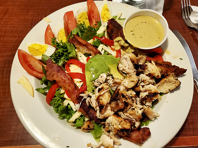 A salad that doesn't apologize for being healthy &ndash; it's too busy showing off perfectly grilled chicken and a supporting cast of fresh ingredients.