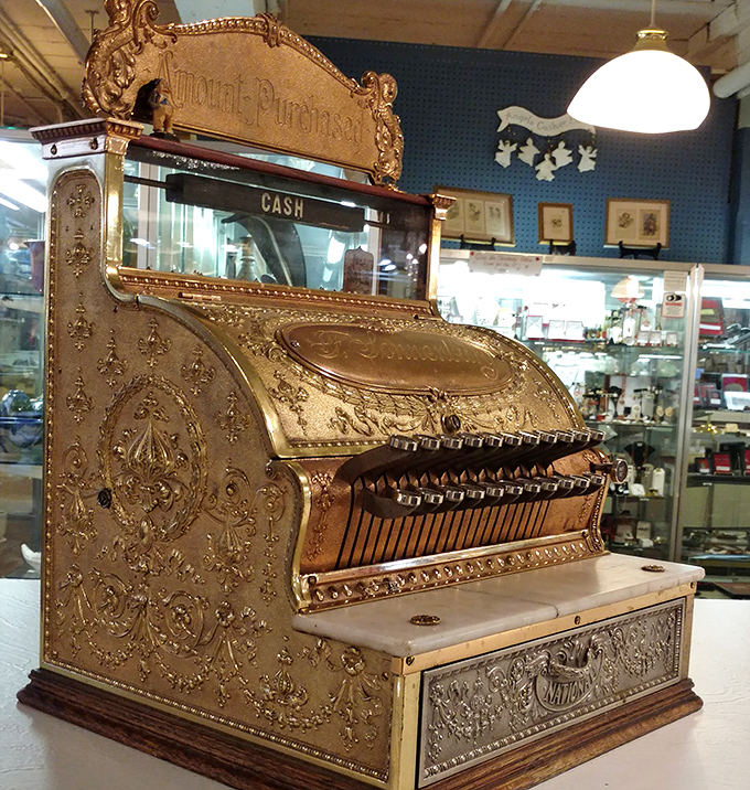 The Rolls-Royce of cash registers. When making change was a theatrical experience and "contactless payment" meant not touching the help.
