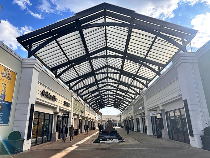 Strolling these pristine walkways feels more "European promenade" than "American outlet mall." The architects clearly shopped for inspiration abroad. 