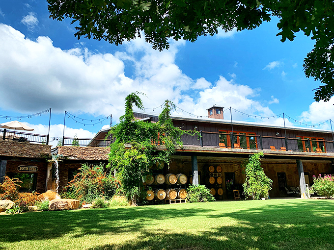 Ashton Creek's rustic-chic barn is where "I could totally live here" thoughts begin and "just one more glass" decisions are made.