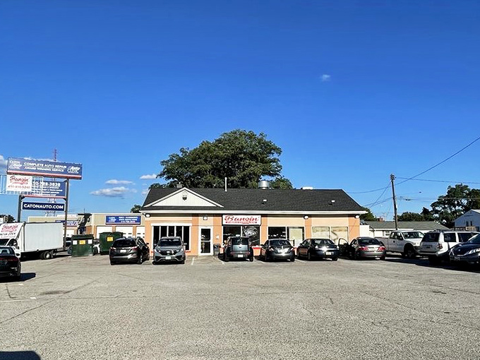 Bangin' Fish & Chicken's straightforward approach is refreshing. No frills, just thrills for your taste buds in this suburban strip mall gem.