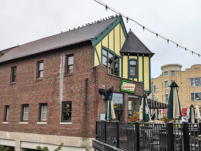 City sophistication meets neighborhood warmth in this perfectly preserved piece of Milwaukee dining history.