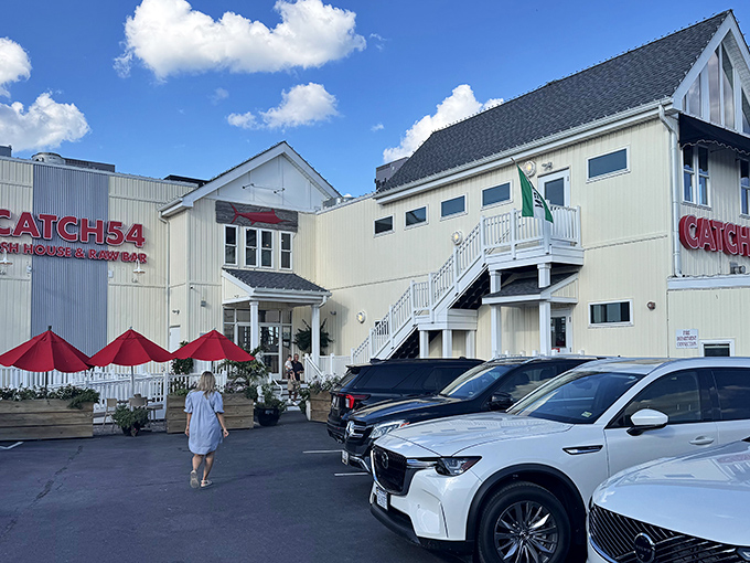 Catch 54 looks like the Hamptons' laid-back cousin who actually knows how to have fun. 