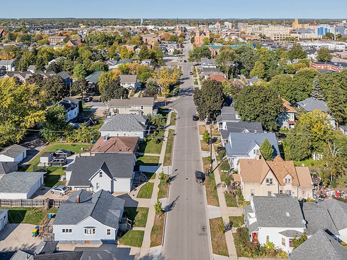 The walking paths in Green Bay invite you to stretch your legs while the trees remind you that in Wisconsin, seasons are meant to be embraced.