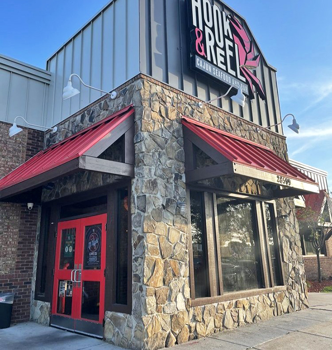 Stone and red accents announce serious Cajun seafood business &ndash; no subtlety required for these flavors.