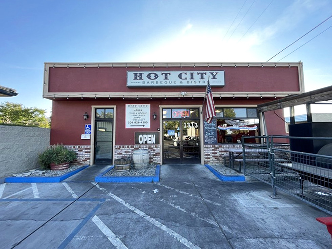 Hot City's welcoming storefront promises Central Valley barbecue that'll make you forget about the big cities.