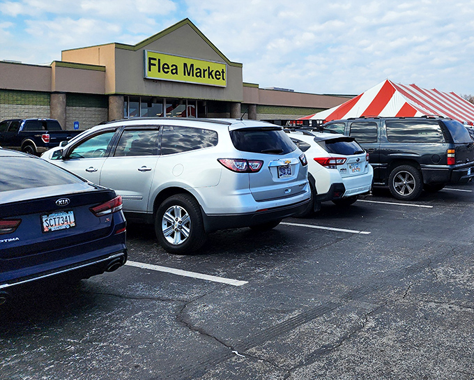 I-75 Flea Market's no-nonsense exterior is like a poker player's face&mdash;giving nothing away about the royal flush of finds waiting inside.