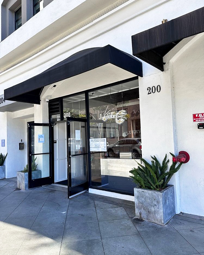 Luke's Lobster's clean design promises Maine authenticity delivered with California efficiency and West Coast charm.